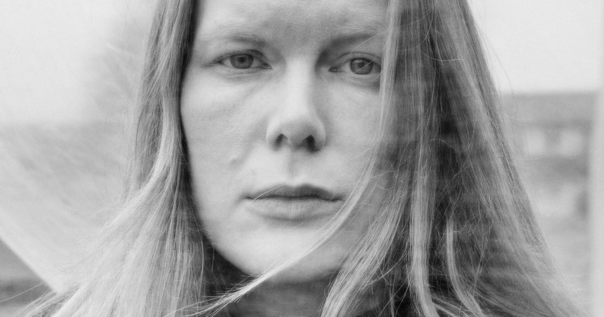 Anmeldelse – ’Græsenke’: Nanna Storr-Hansens debutroman sitrer af tyst ...