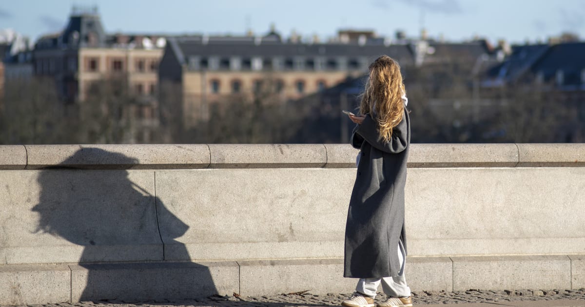 Når Eva Selsing skriver om unge kvinder, forklæder hun sit politiske ...